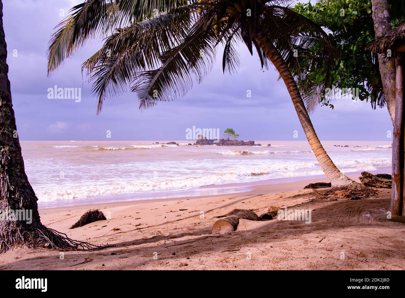 Beach axim ghana hi-res stock photography and images - Alamy