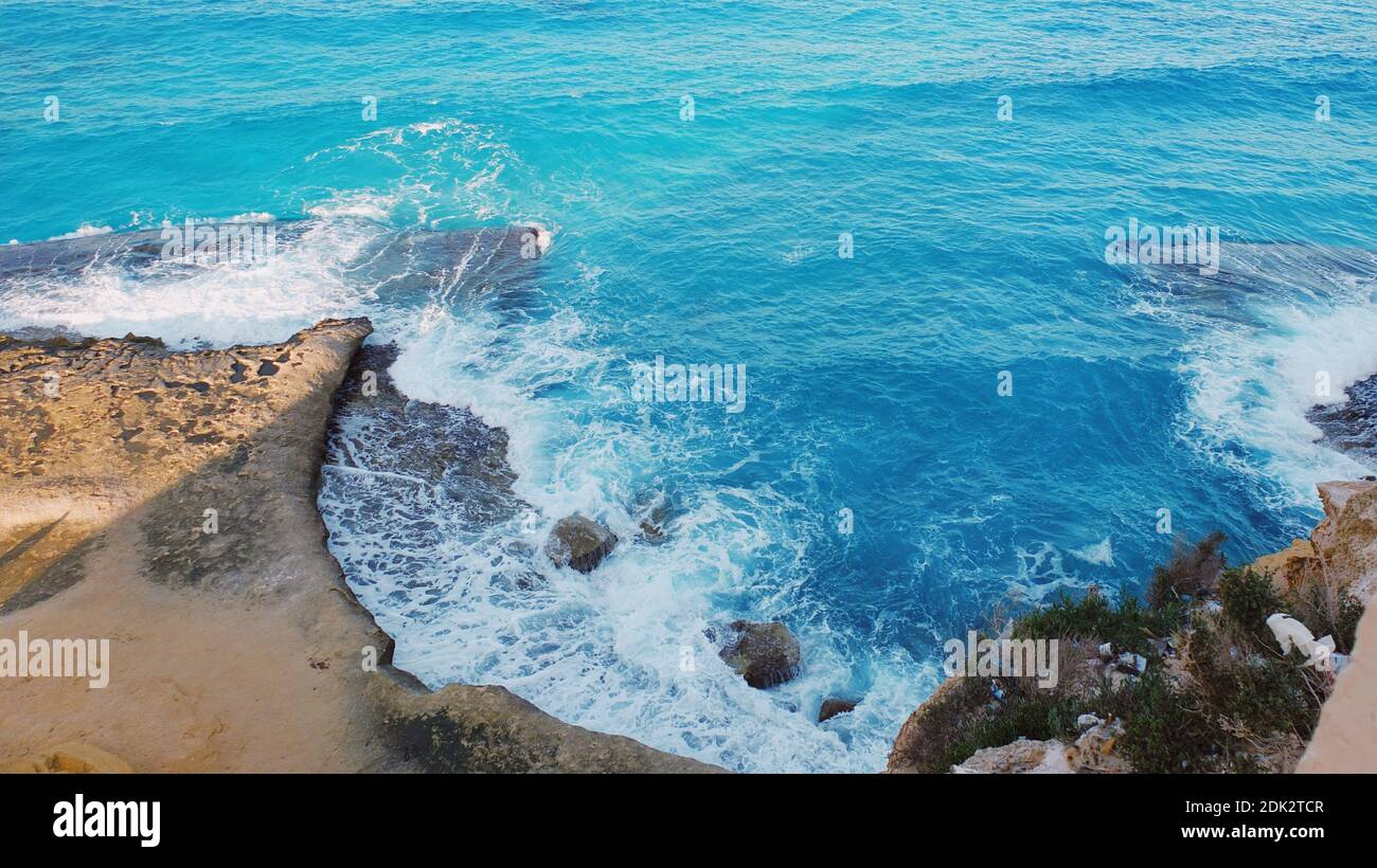 Water splashing against rocks hi-res stock photography and images - Alamy
