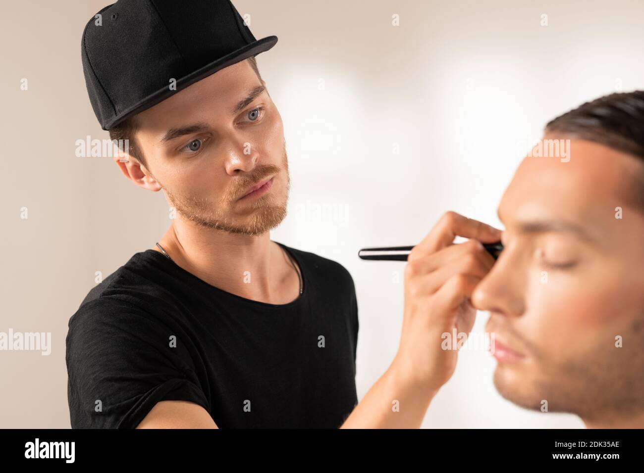 Makeup artist man working hi-res stock photography and images - Alamy