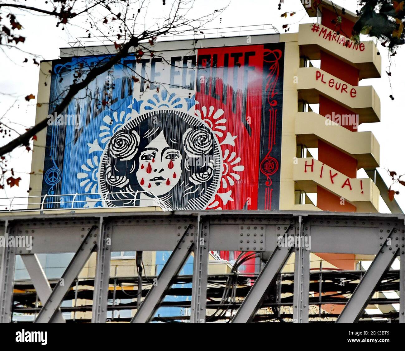 A 10-meter-tall image of Marianne, which started as a gift to the city ...