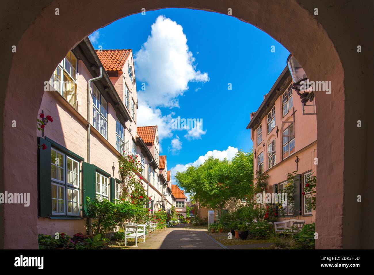 Back courtyards hi-res stock photography and images - Alamy