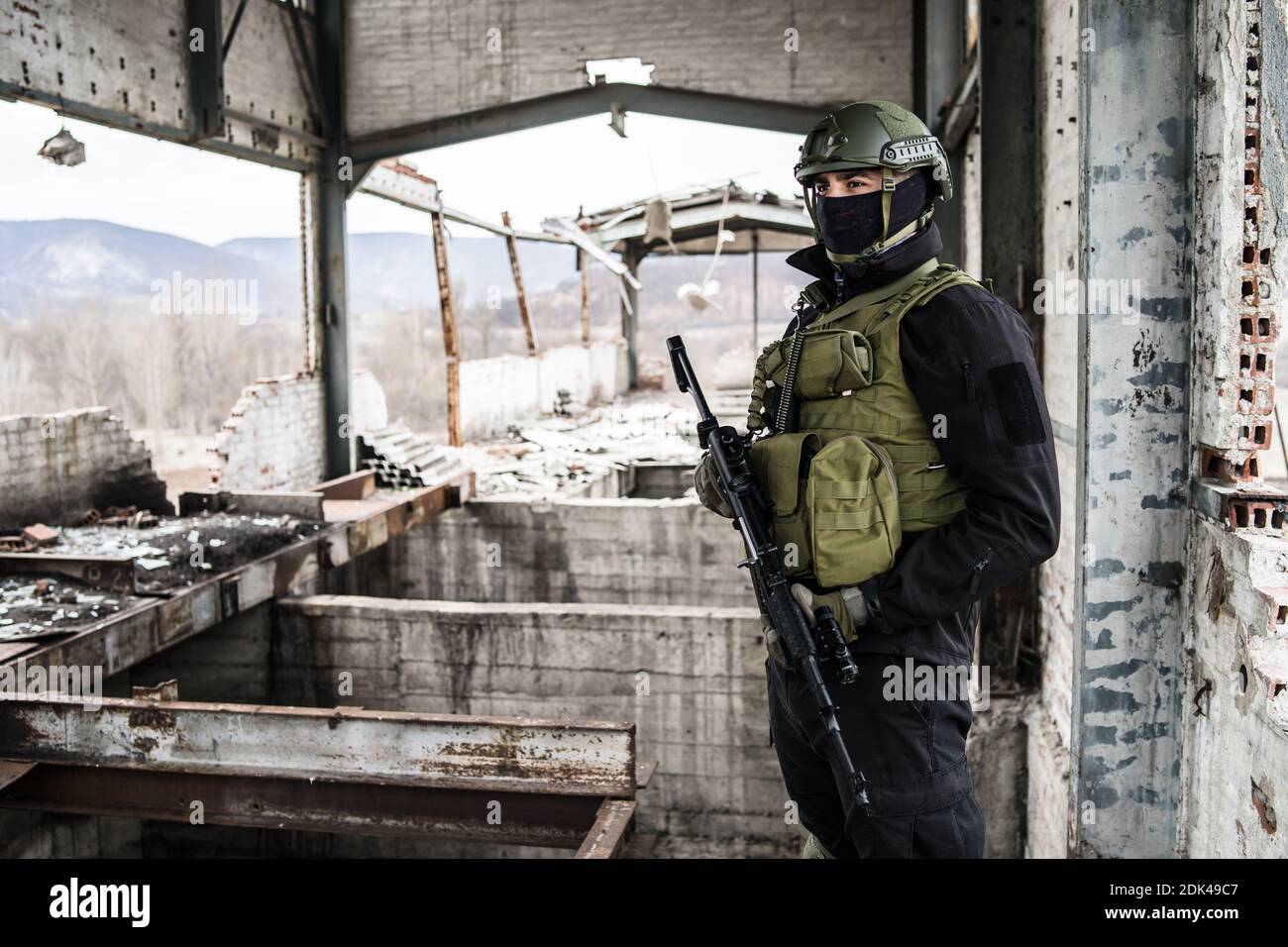 Uniform standing built structure army soldier hi-res stock photography ...