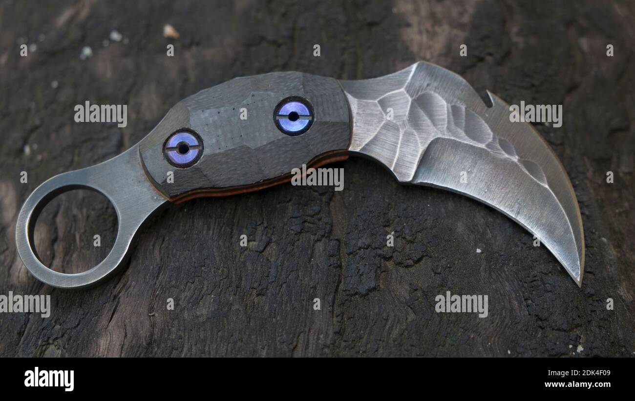 Karambit hi-res stock photography and images - Alamy