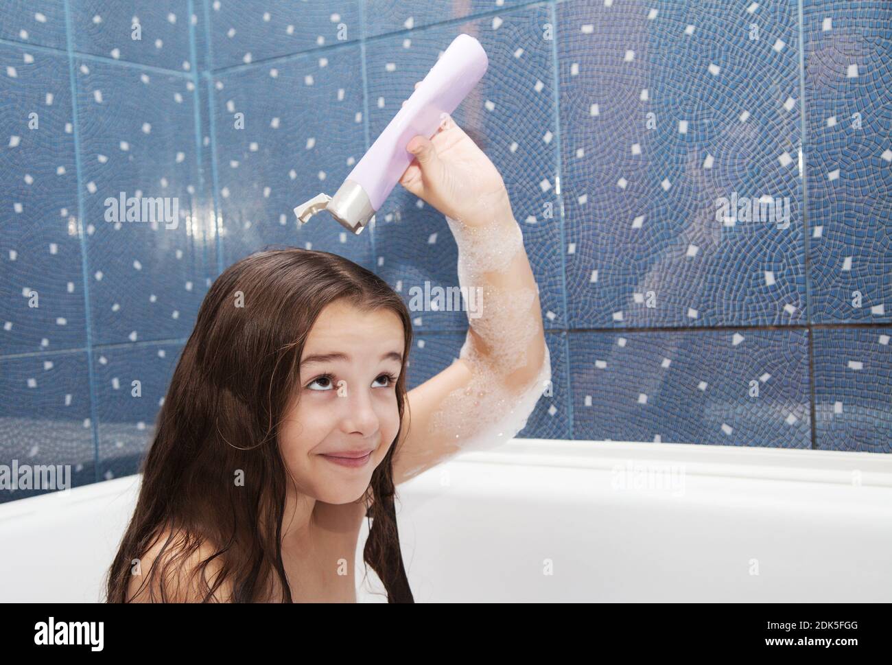 Pouring shampoo High Resolution Stock Photography and Images - Alamy