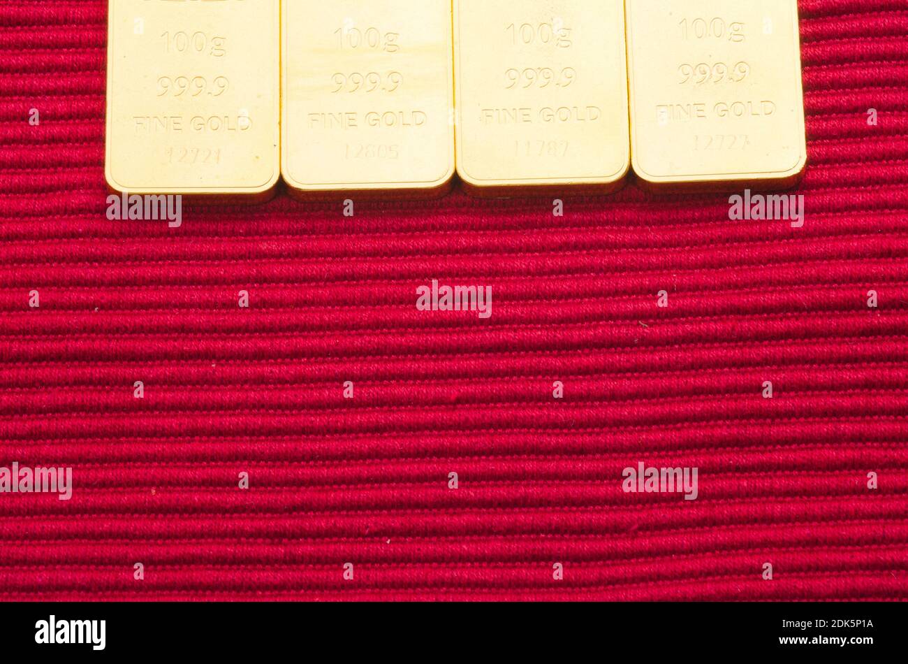 Maroon metal bars hi-res stock photography and images - Alamy