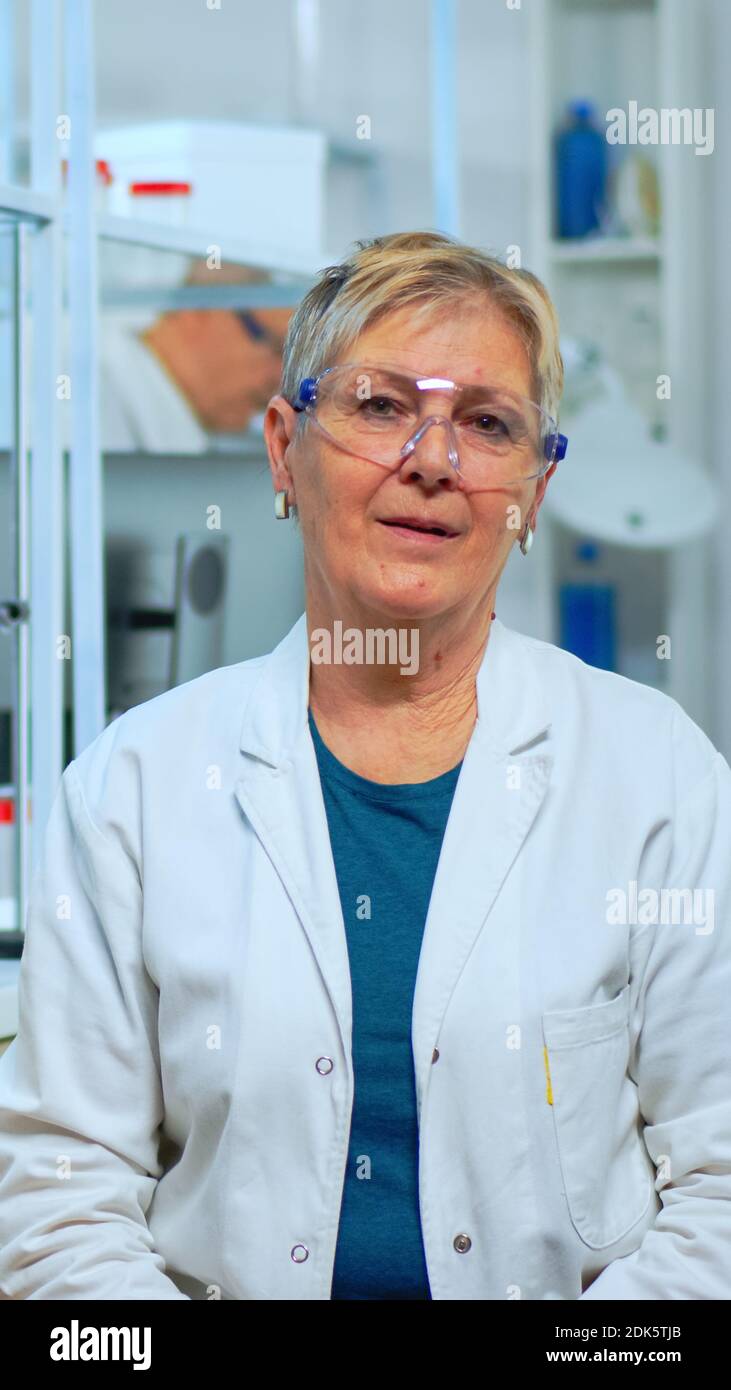 Senior tech tools hi-res stock photography and images - Alamy