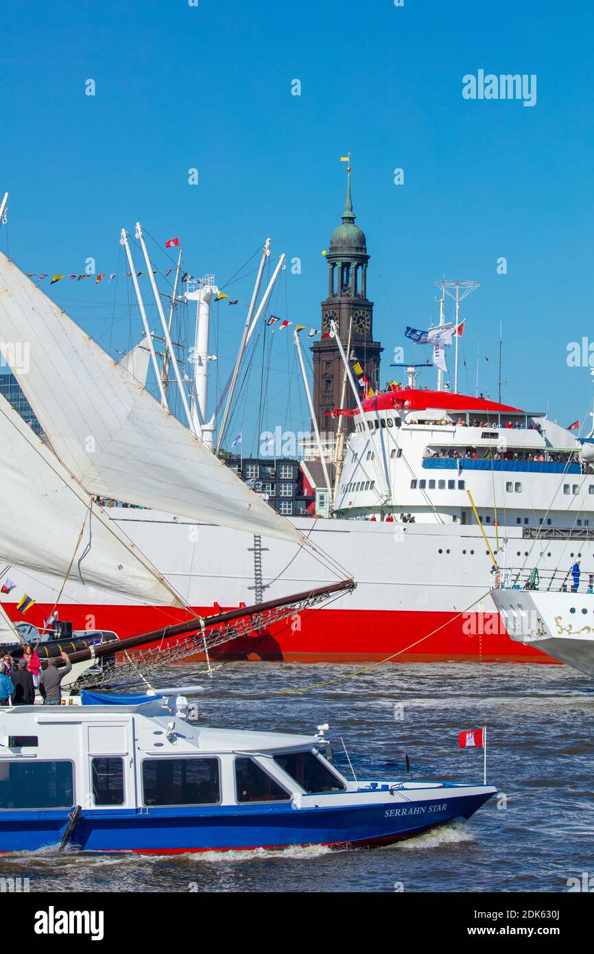 Hamburg, Hamburger Hafengeburtstag Stock Photo - Alamy