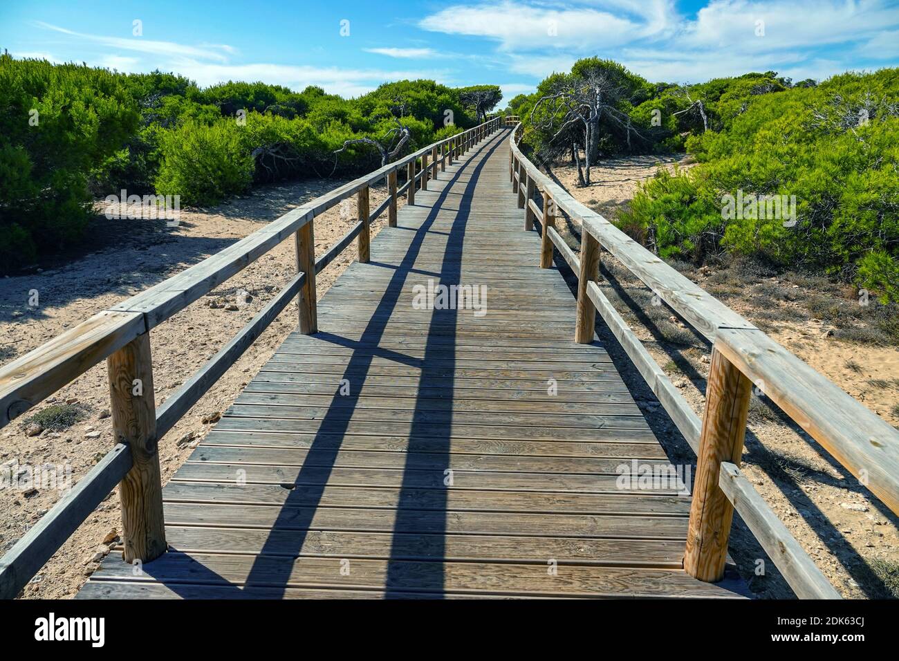 Wooden walkway, boardwalk to the beach resort of La Mata, Torrevieja ...