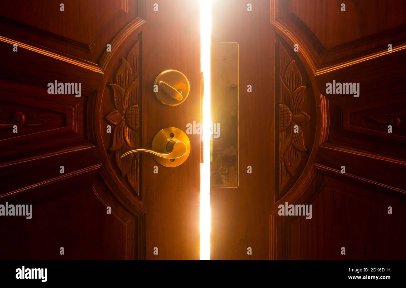 Door slightly open hi-res stock photography and images - Alamy