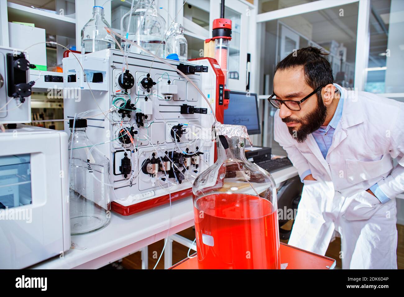 Scientist working in laboratory Stock Photo - Alamy