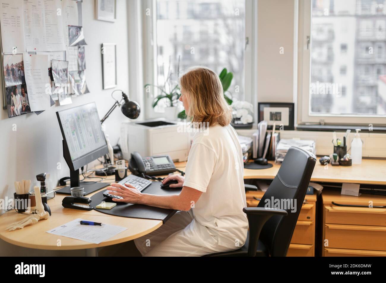 Female doctor using medical hi-res stock photography and images - Alamy