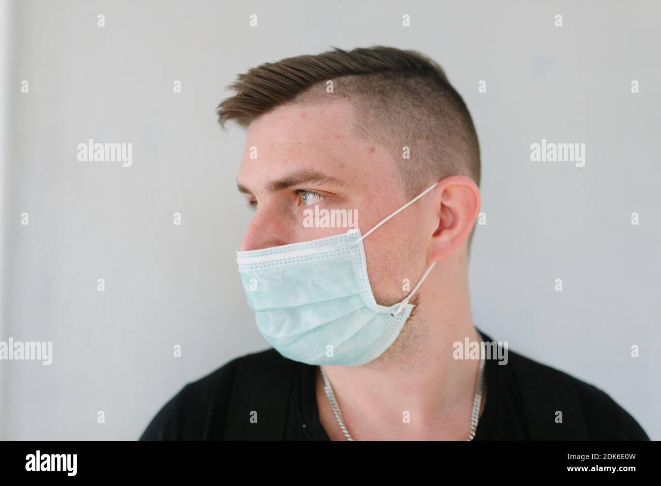 Man wearing face mask Stock Photo - Alamy