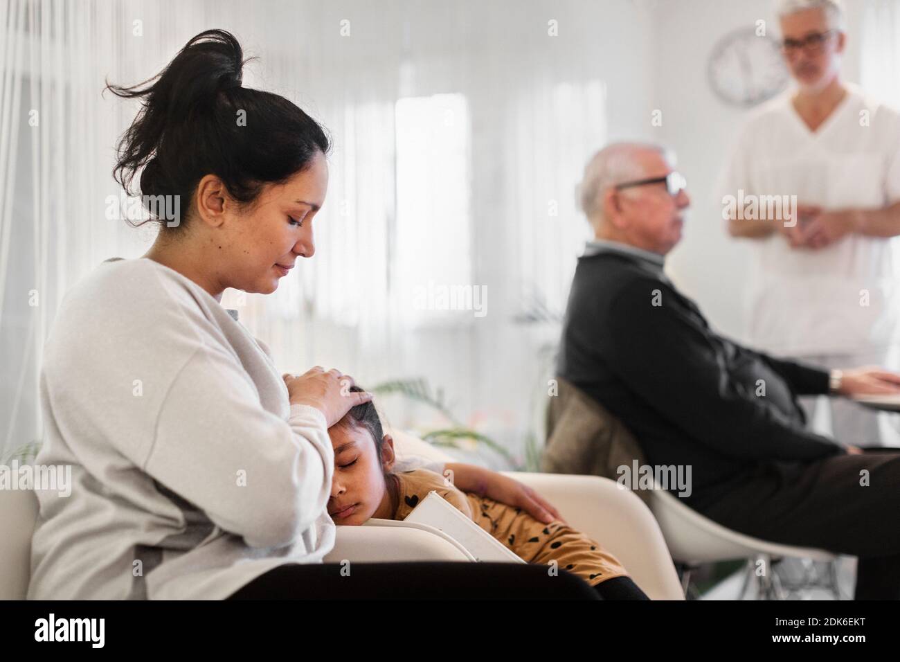 Mother and daughter waiting in doctor's surgery Stock Photo - Alamy