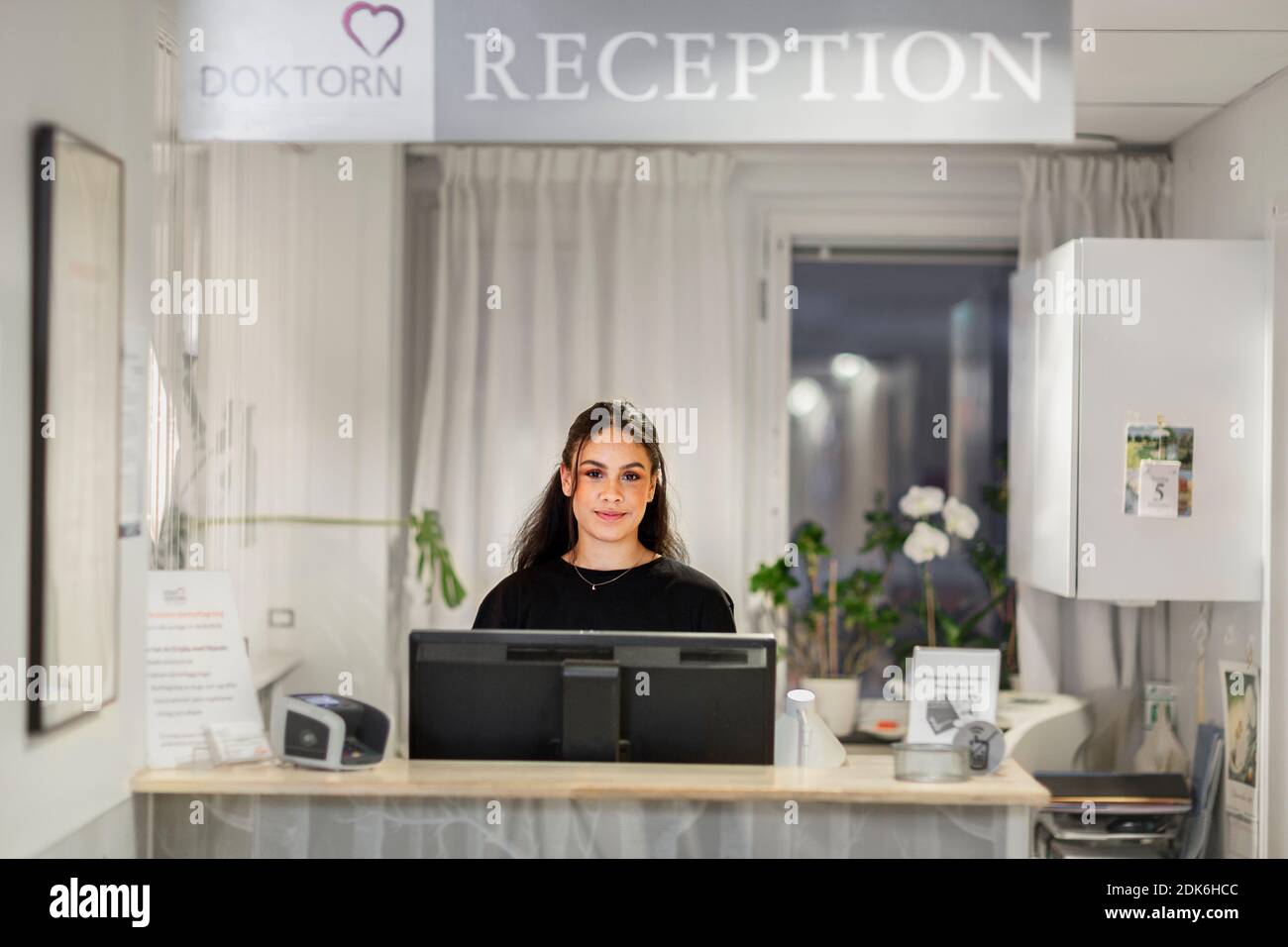 Medical receptionist hi-res stock photography and images - Alamy