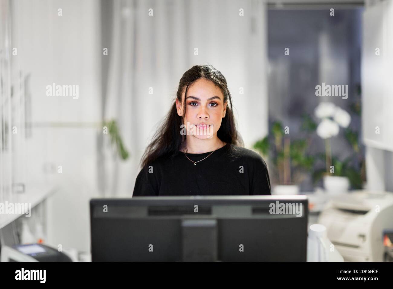 Hospital reception screen hi-res stock photography and images - Alamy