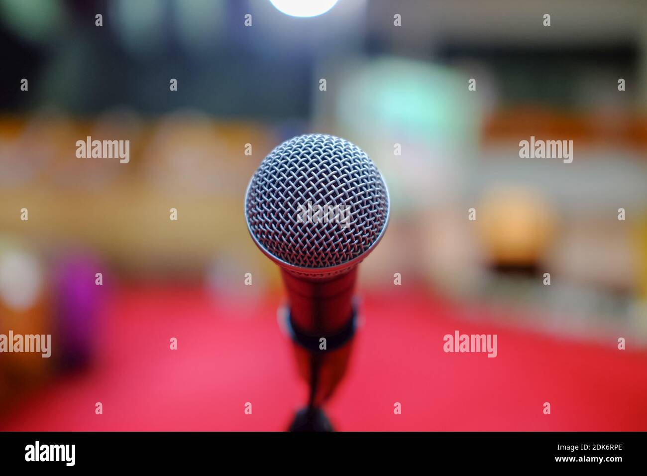 Group stage talking hi-res stock photography and images - Alamy