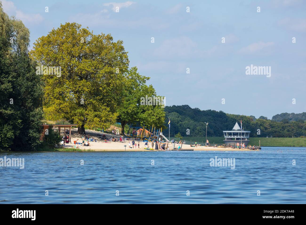 Hessen, Bad Arolsen, Stausee Twistesee. Blick zur Badestelle und zur ...