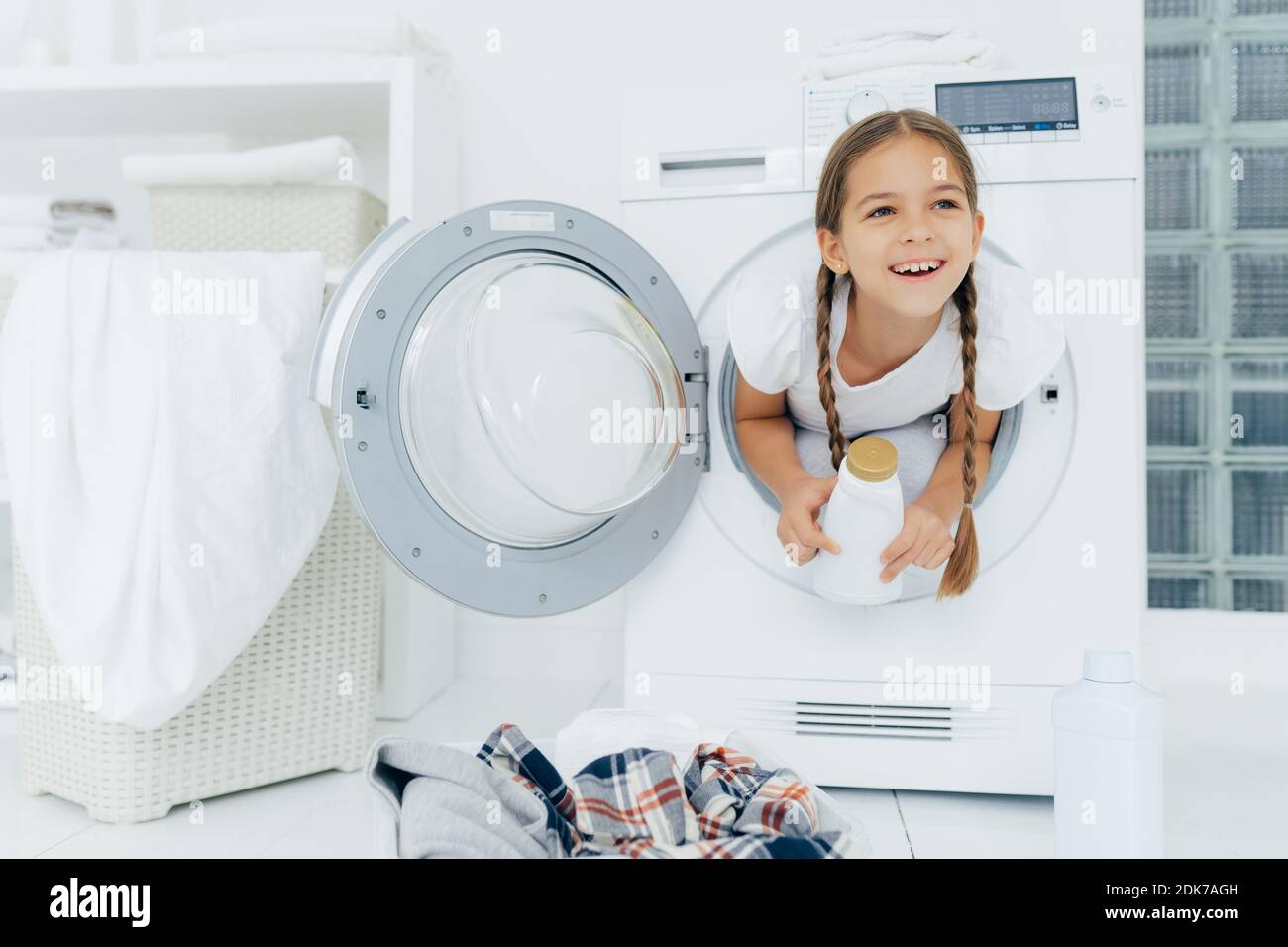 Face cloth basin hi-res stock photography and images - Alamy