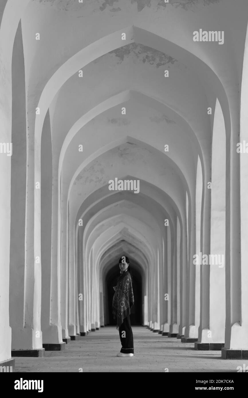 Side view arch Black and White Stock Photos & Images - Alamy