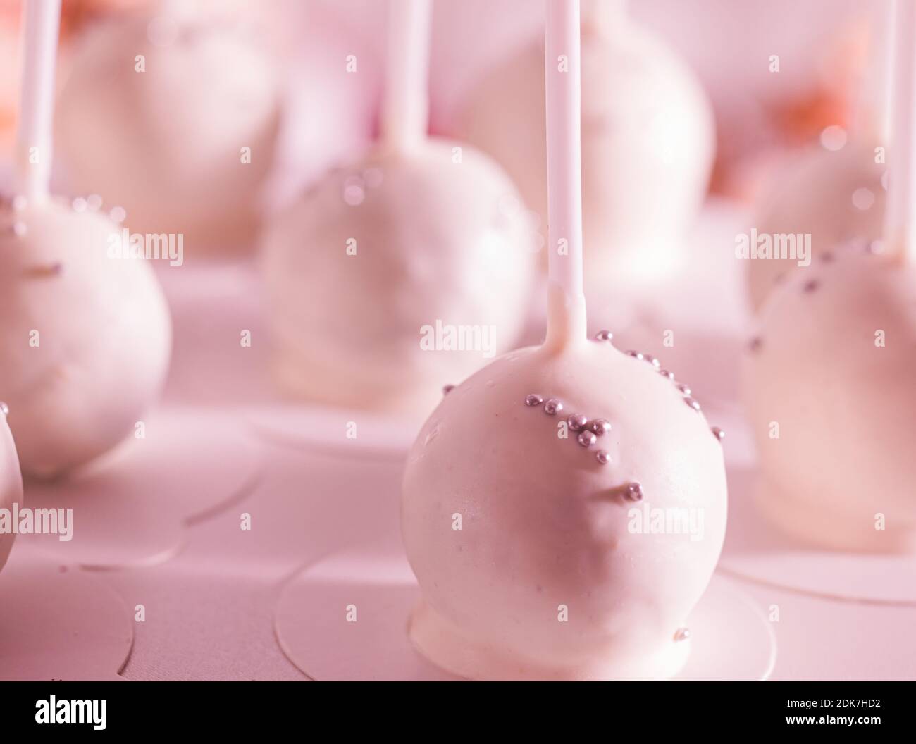 Cake pops pastel hi-res stock photography and images - Alamy