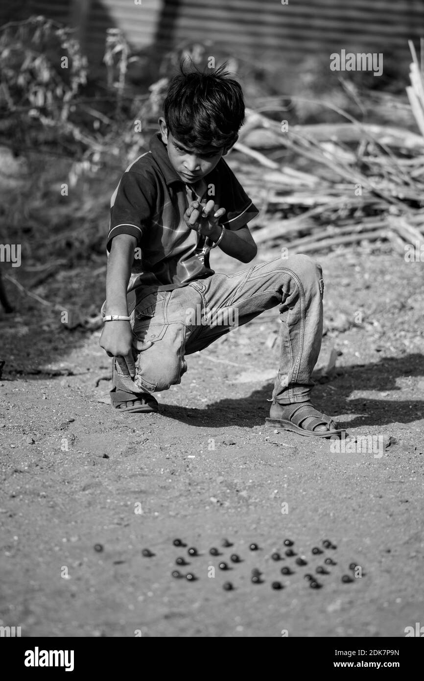 Boys outdoors playing marbles hi-res stock photography and images - Alamy