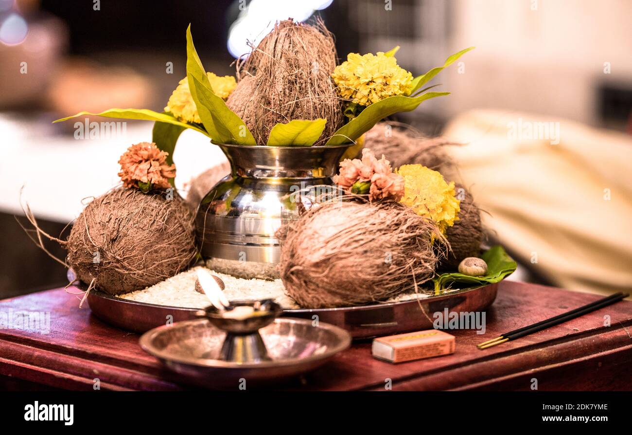 Offering to god hi-res stock photography and images - Alamy