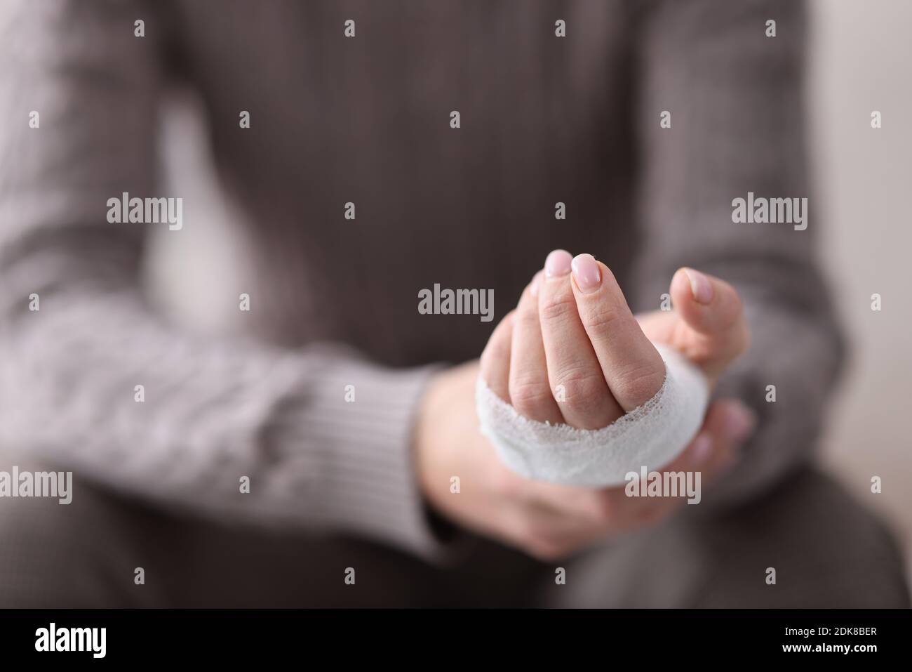 Bandaged wound hi-res stock photography and images - Alamy