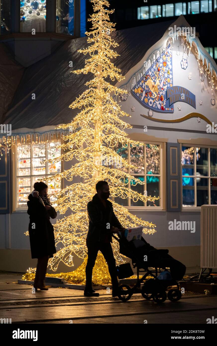 Tree of lights, Christmas tree with many lights, on Kennedyplatz, Essen ...