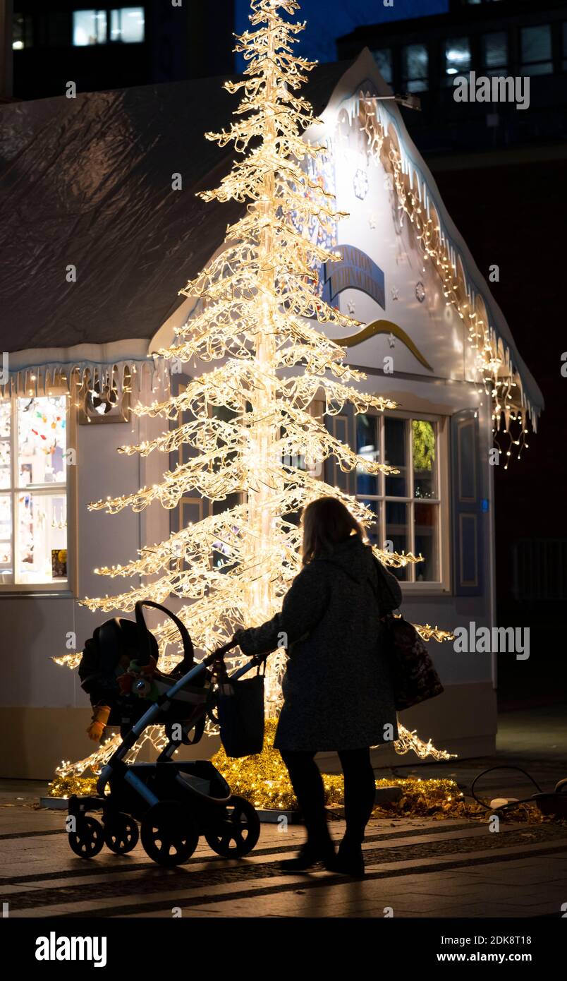 Tree of lights, Christmas tree with many lights, on Kennedyplatz, Essen ...