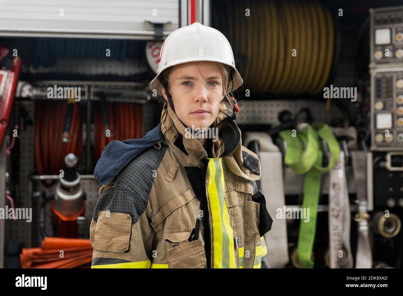 Female firefighter fire hi-res stock photography and images - Alamy