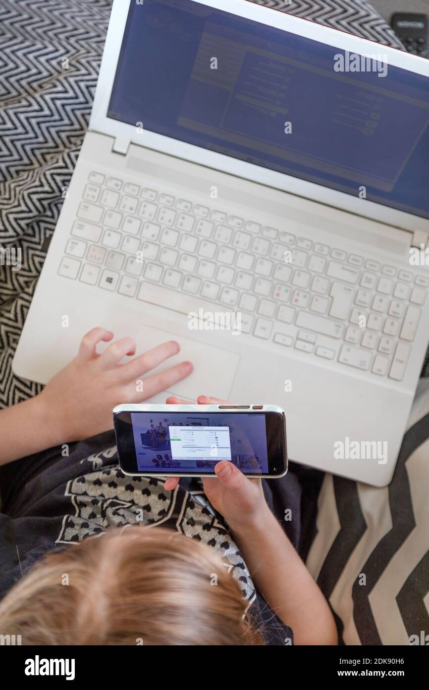 12 girl phone hi-res stock photography and images - Alamy