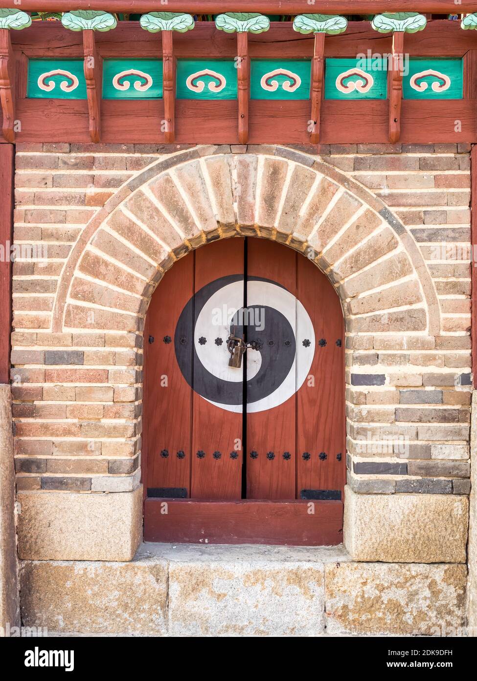Traditional korean architecture, stone wall with wooden door, Seoul ...