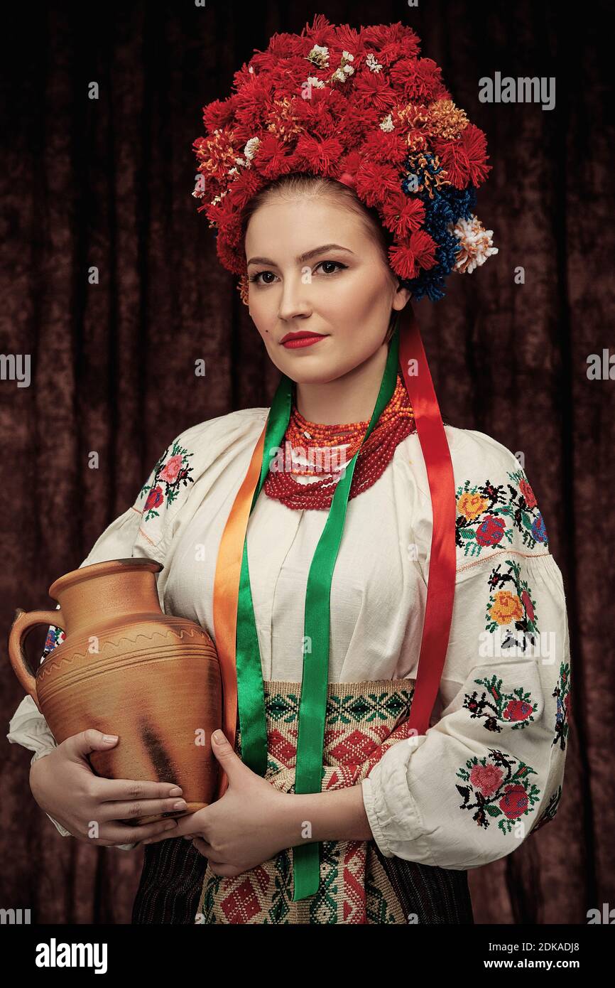 Indian Woman With Clay Pot High Resolution Stock Photography and Images ...
