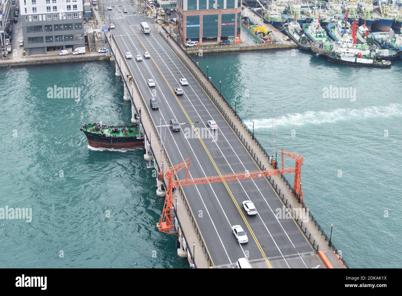 Ship under the bridge hi-res stock photography and images - Alamy