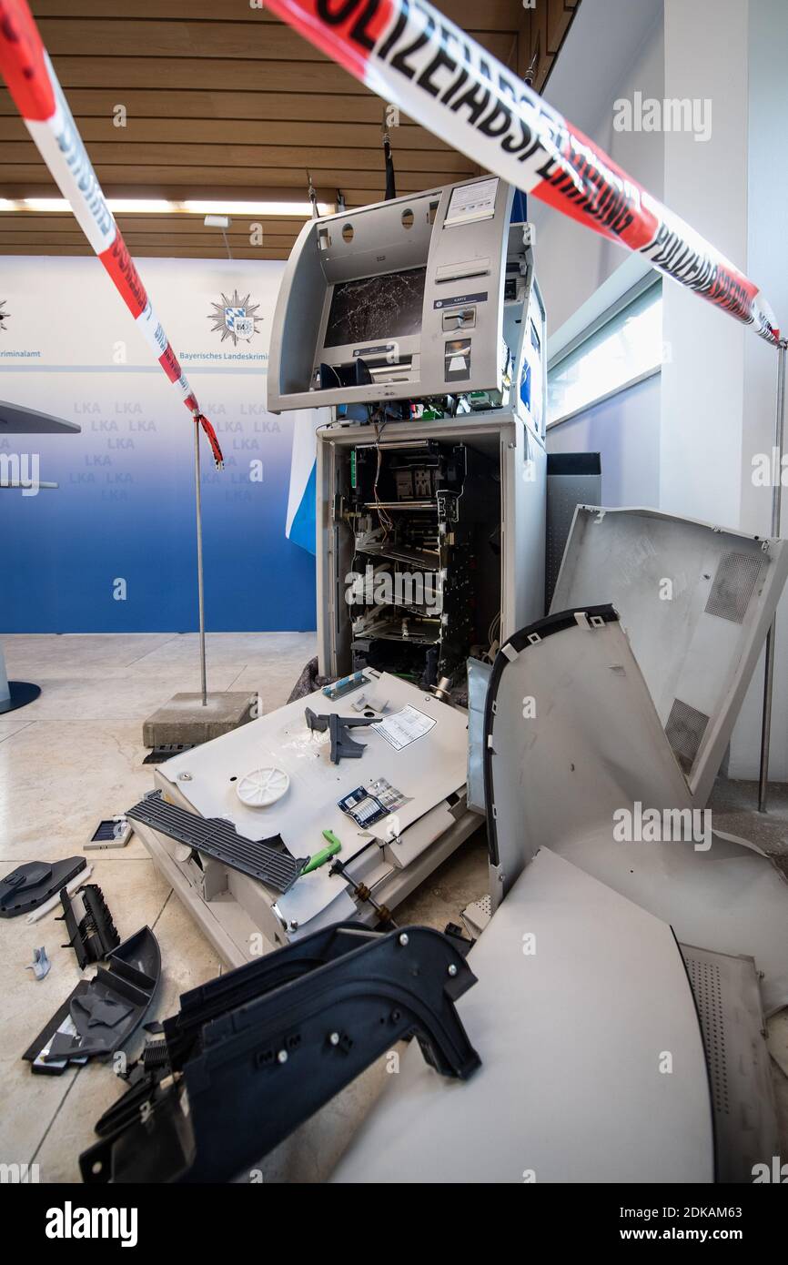 Blowing up vending machines hi-res stock photography and images - Alamy