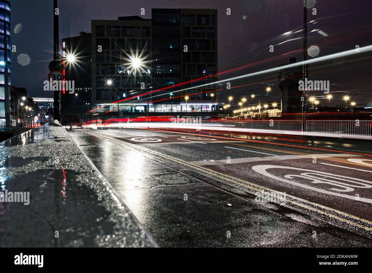 City road cardiff night hi-res stock photography and images - Alamy