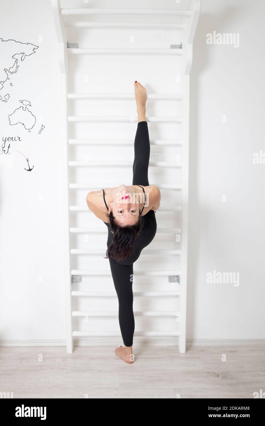 Woman pose different exercise hi-res stock photography and images - Alamy