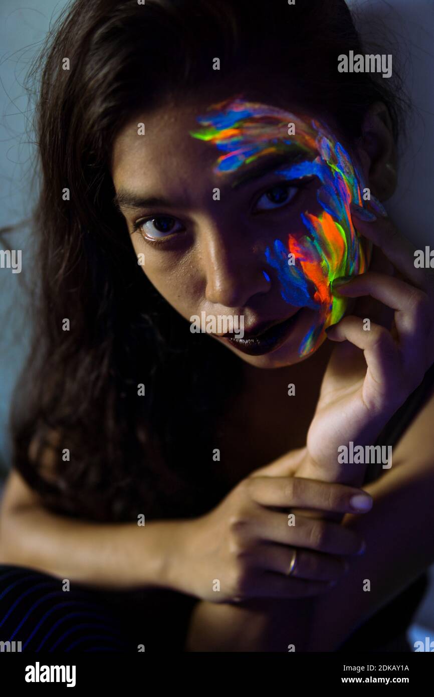 Black woman beautiful face sitting High Resolution Stock Photography ...