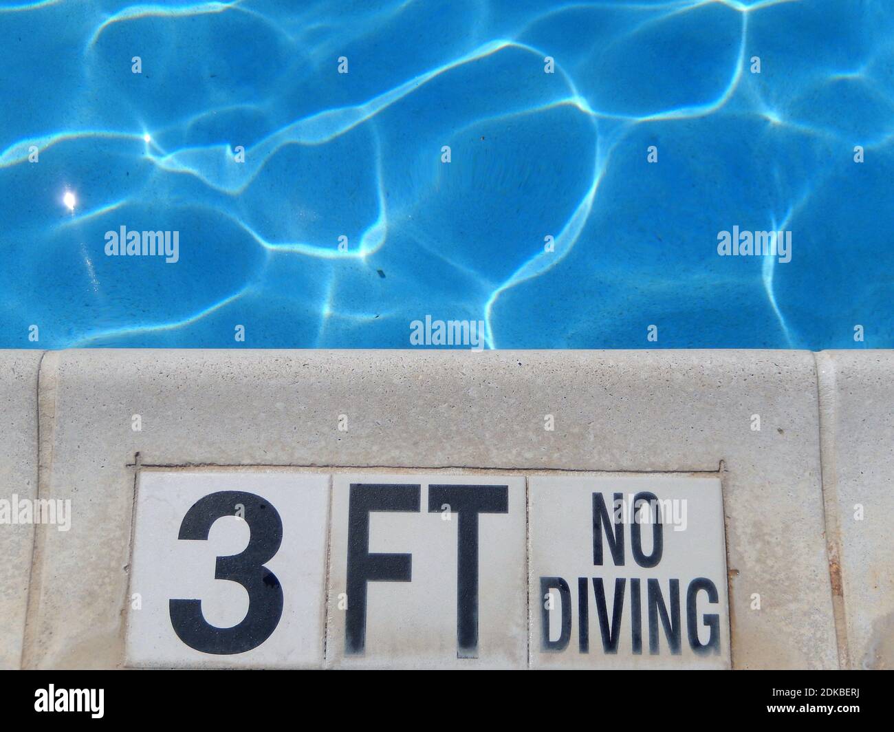 Pool depth marker hi-res stock photography and images - Alamy