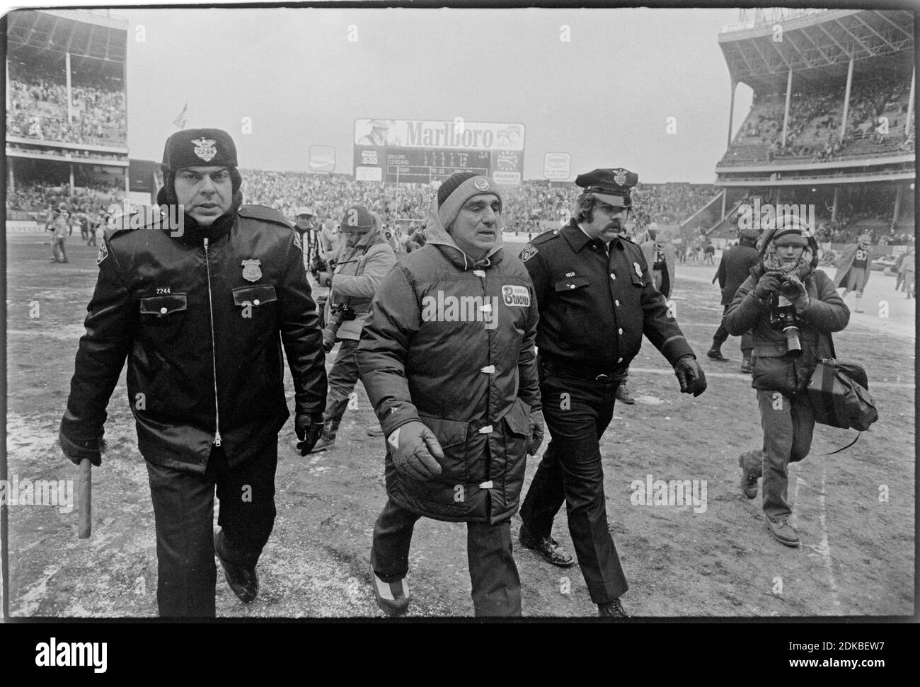 Cleveland Browns coach Sam Rutigliano leaves the field at Cleveland ...