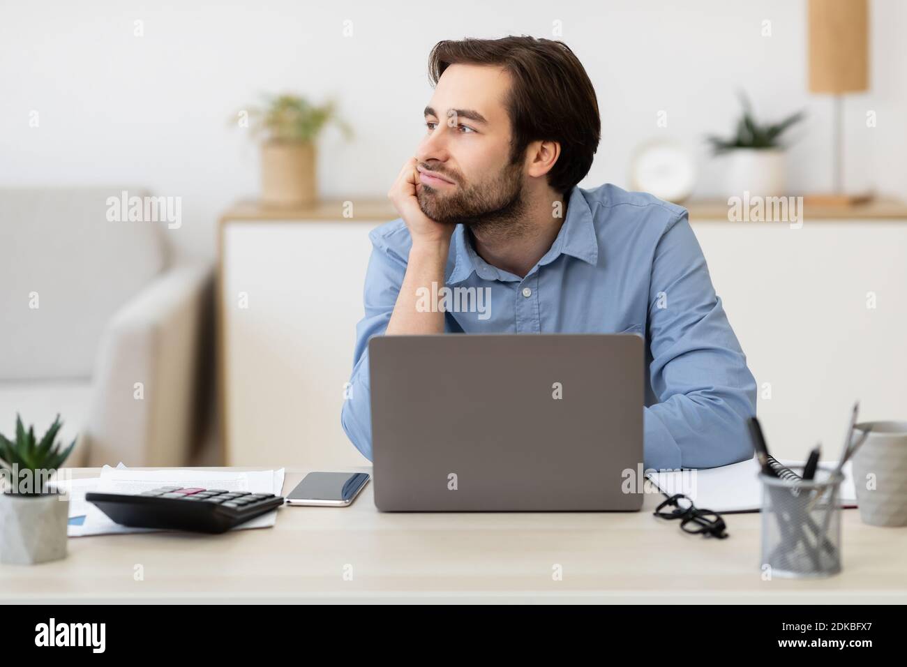 Boring office desk hi-res stock photography and images - Alamy