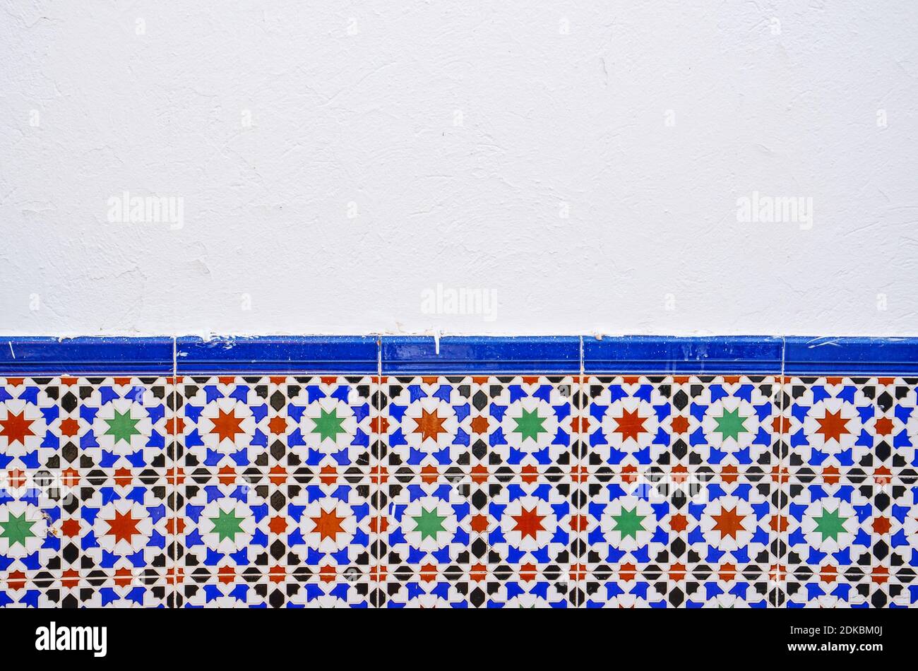 Half tiled wall hi-res stock photography and images - Alamy