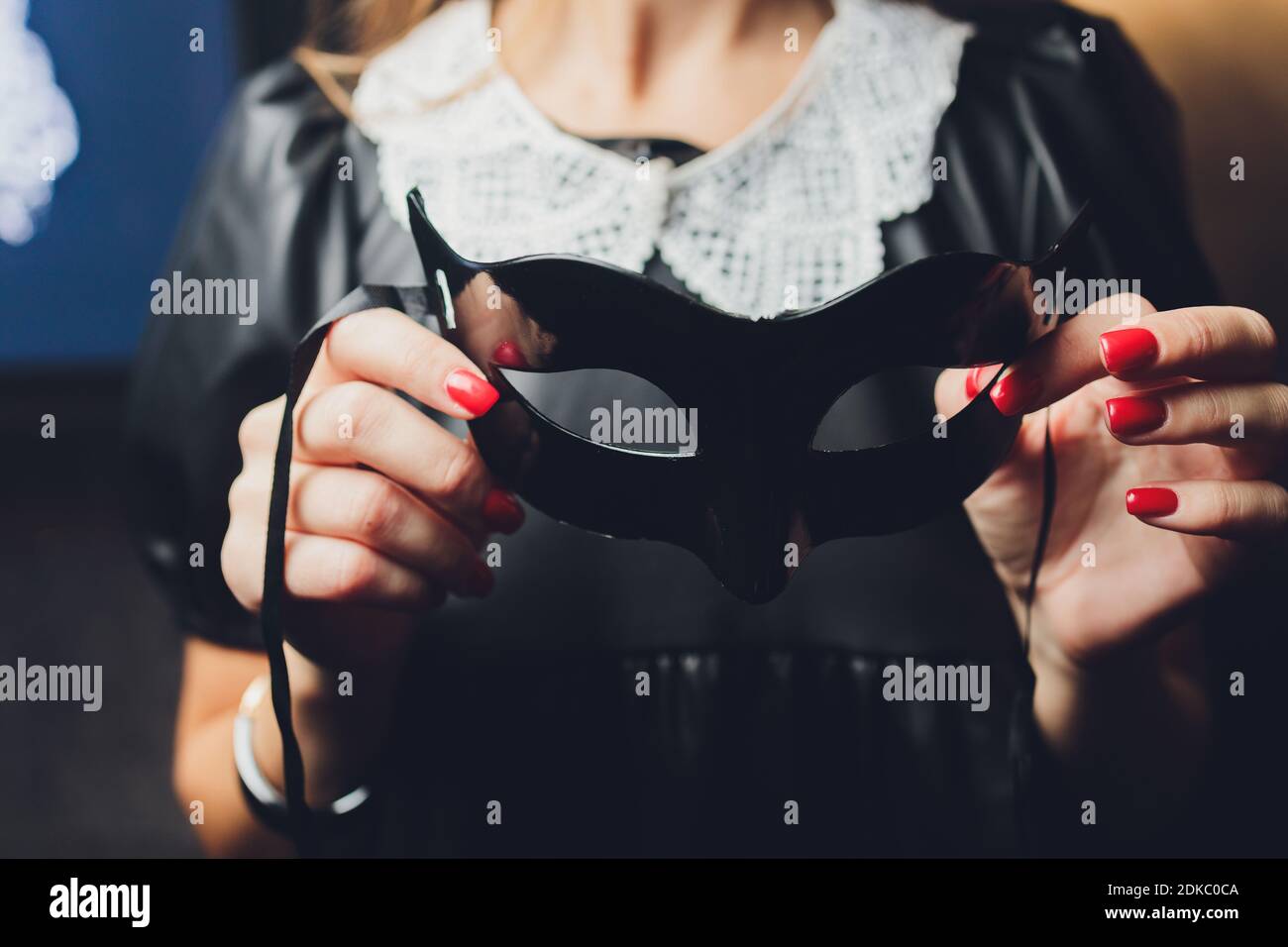 Hand holding beautiful of carnival mask with feather Stock Photo - Alamy