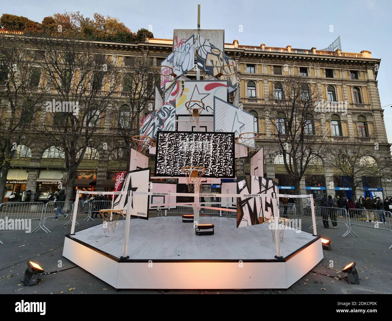 Golden tree made up of 22 baskets in collaborations with many street ...
