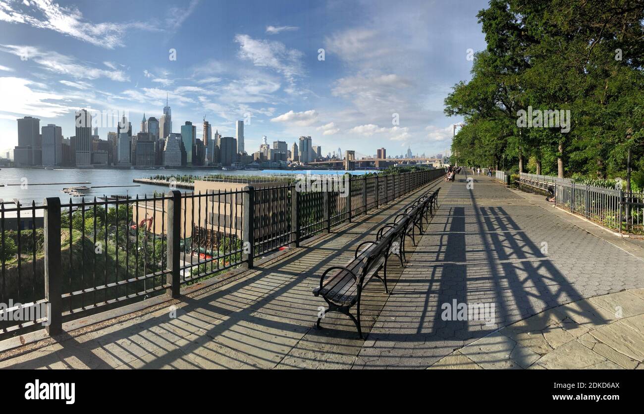 Bench on brooklyn bridge hi-res stock photography and images - Alamy