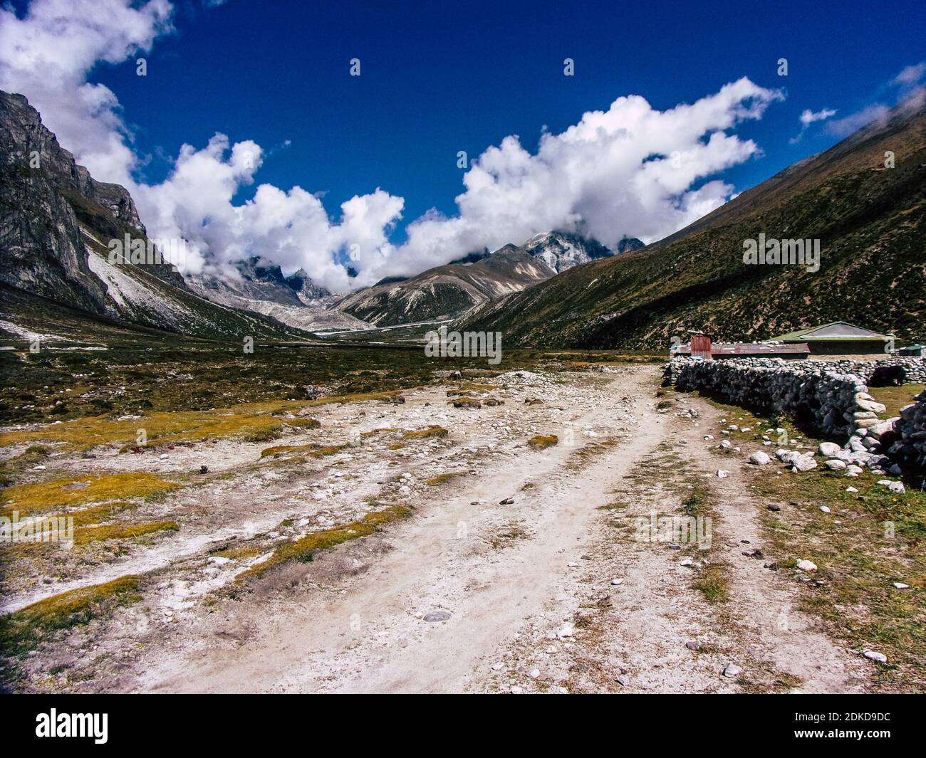 Mount everest climbing crowd hi-res stock photography and images - Alamy