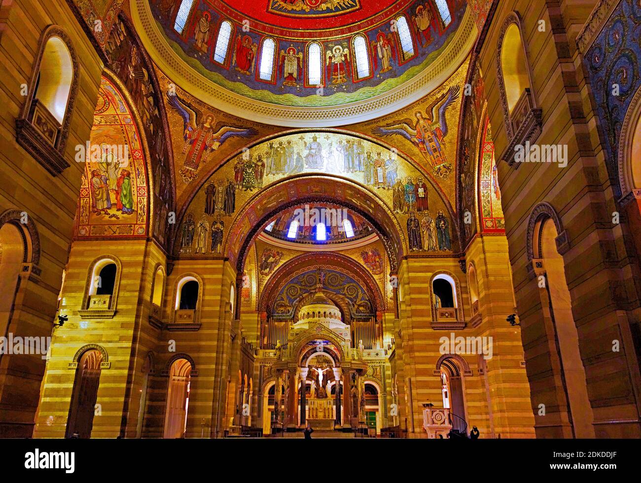 Interior of the Cathedral Basilica of Saint Louis Stock Photo - Alamy