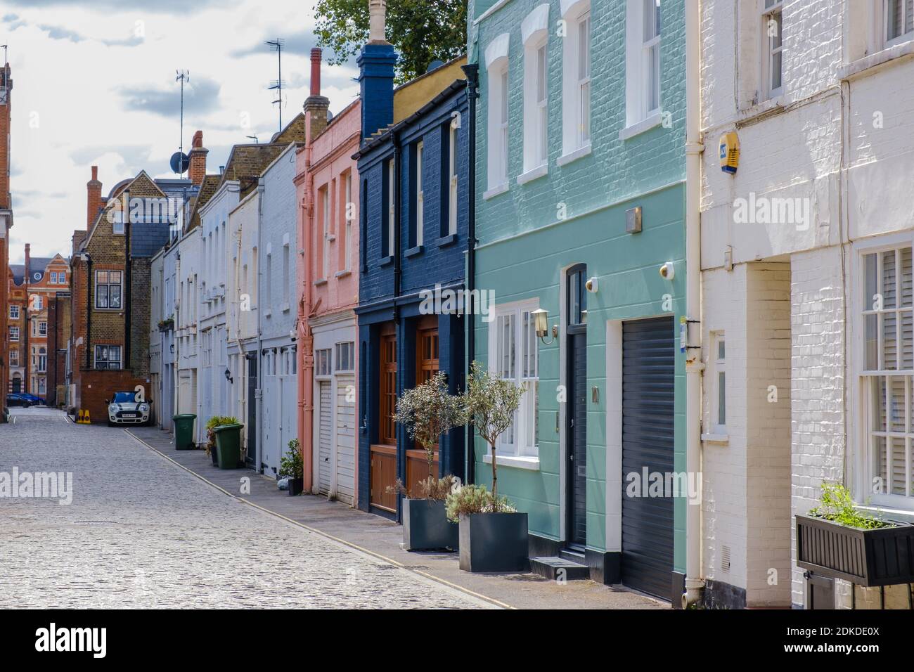 Pastel coloured row houses hi-res stock photography and images - Alamy