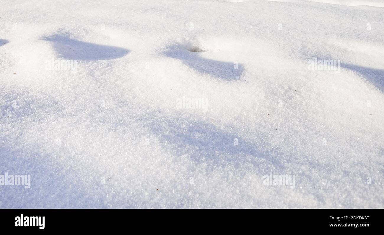 Icy fresh snow mound hi-res stock photography and images - Alamy