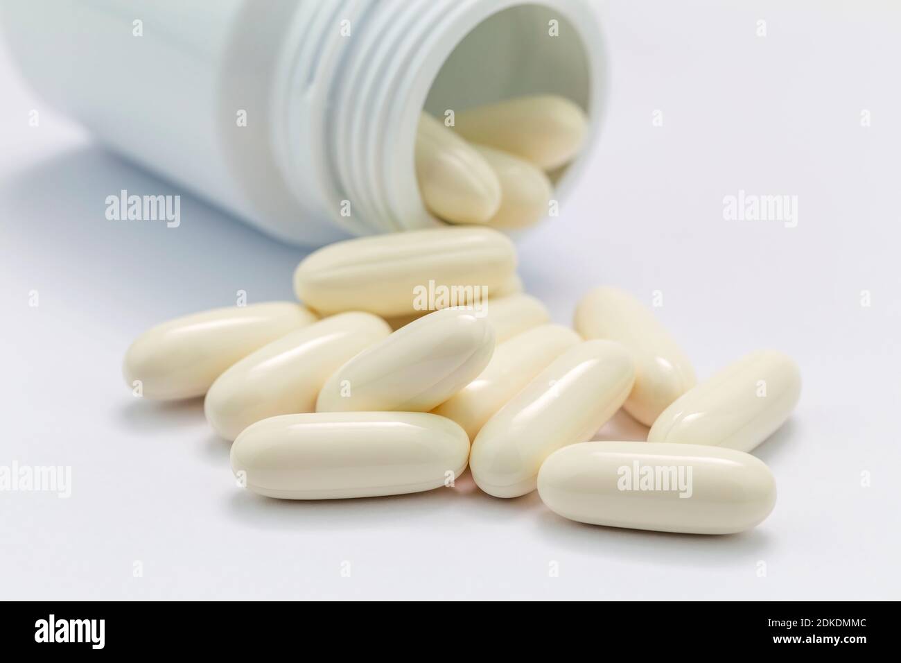 Medical pharmacist pill bottle icon hi-res stock photography and images ...